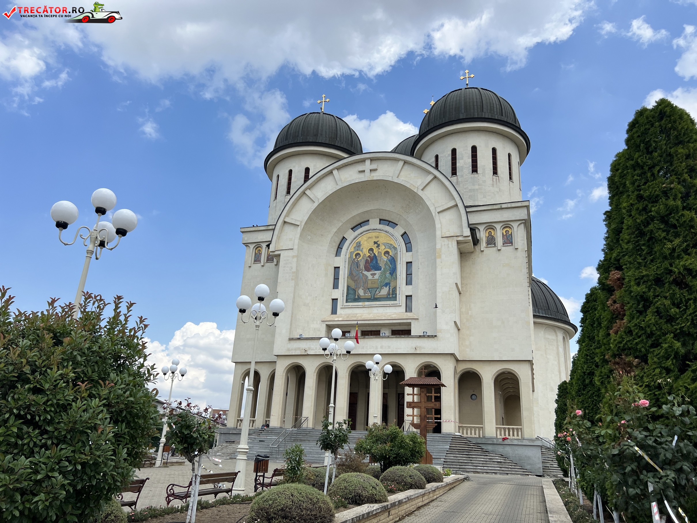 Catedrala Sfânta Treime din Arad. Galerie Foto – Imagini cu Obiective Turistice